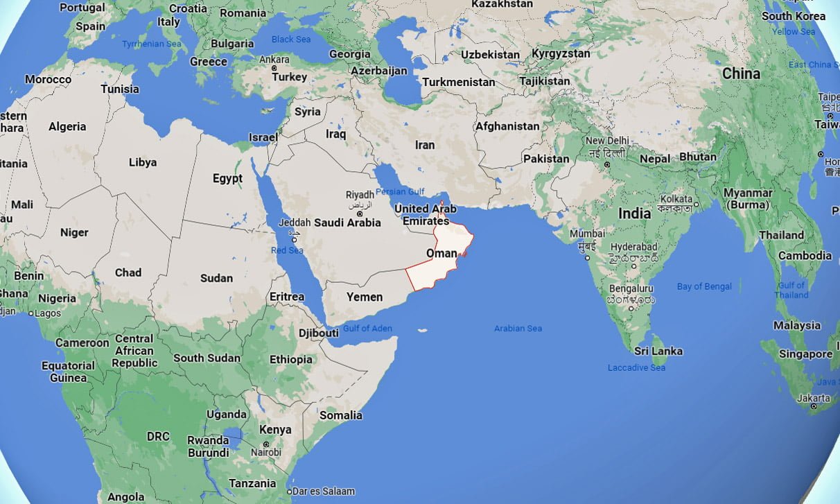 The Shopping Malls of Oman (Travel Memory #7) - Arimo Travels